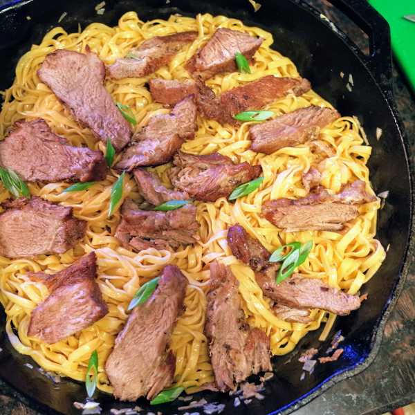 Burmese Garlic Noodles Recipe - See Kyat Kyauk-Swe with Crispy Garlic ...